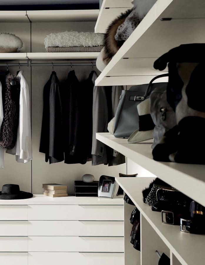 Walk-in closet with silk finish with ivory texture | IDFdesign
