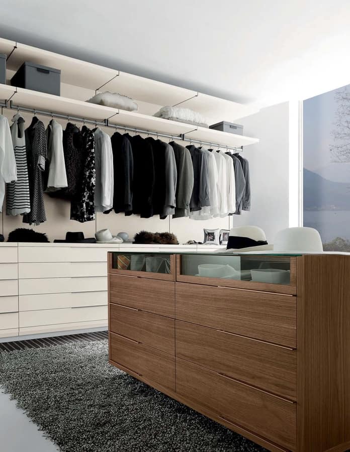 Walk-in closet with silk finish with ivory texture | IDFdesign