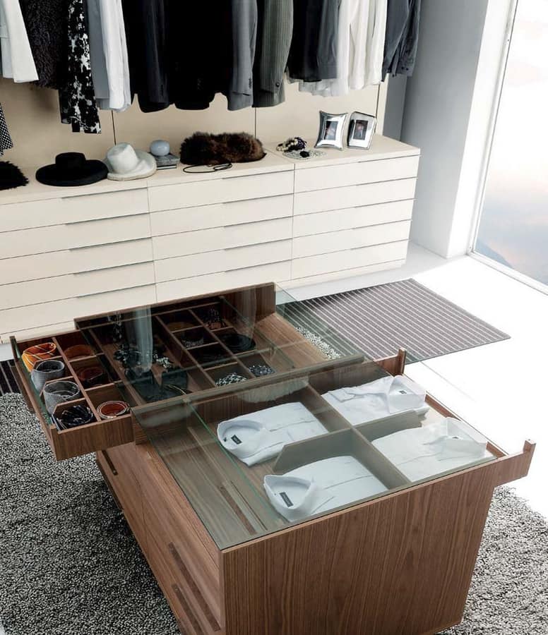 Walk-in closet with silk finish with ivory texture | IDFdesign