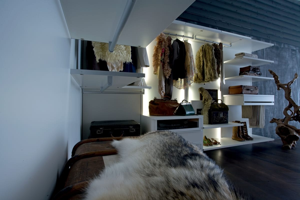 Modular and customizable walk-in closet | IDFdesign