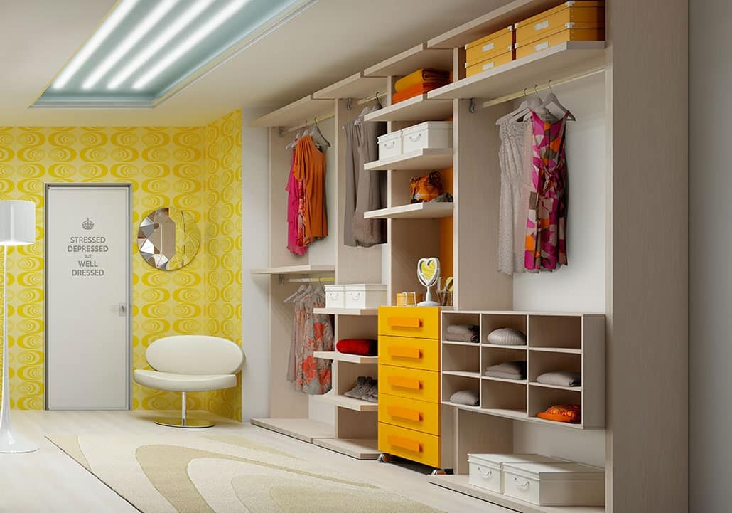 Walk-in closet with chest of drawers with 5 drawers | IDFdesign